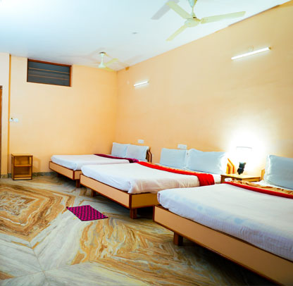 Saravana Grand Hotel Valparai | Best Rooms & Family Stay in Valparai