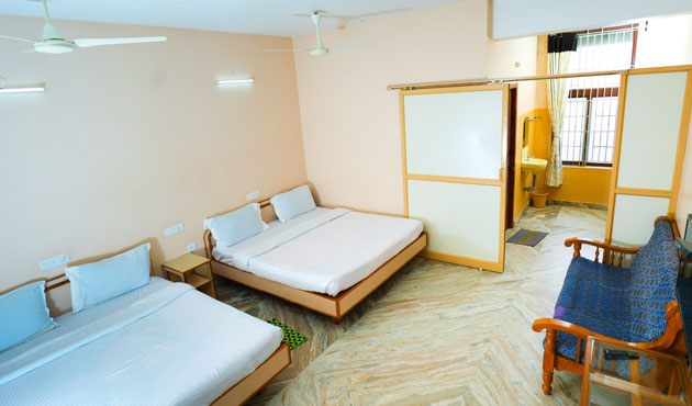 Saravana Grand Hotel Valparai | Best Rooms & Family Stay in Valparai